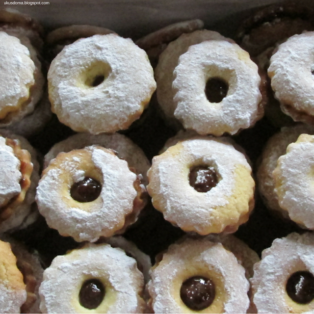 linser cookies with apricot jam - linzer kolačići sa džemom od kajsije