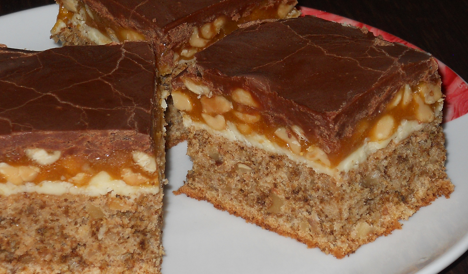 "Yamy mami!" Retete culinare: PRAJITURA SNICKERS