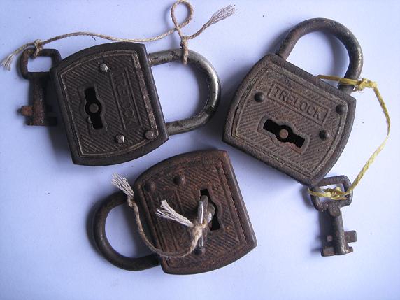 TOKO ANTIEK RETRO: 3 PCS VINTAGE GEMBOK + KUNCI ANTIK " TRELOCK