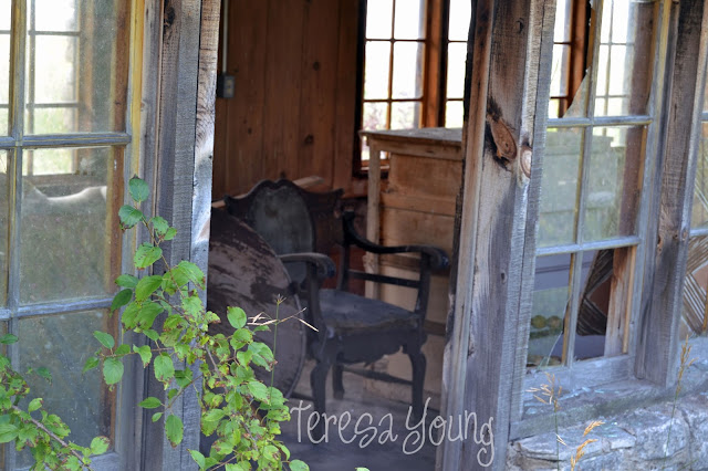 The Adventures of Teresa and Luna: Chateau Hutter