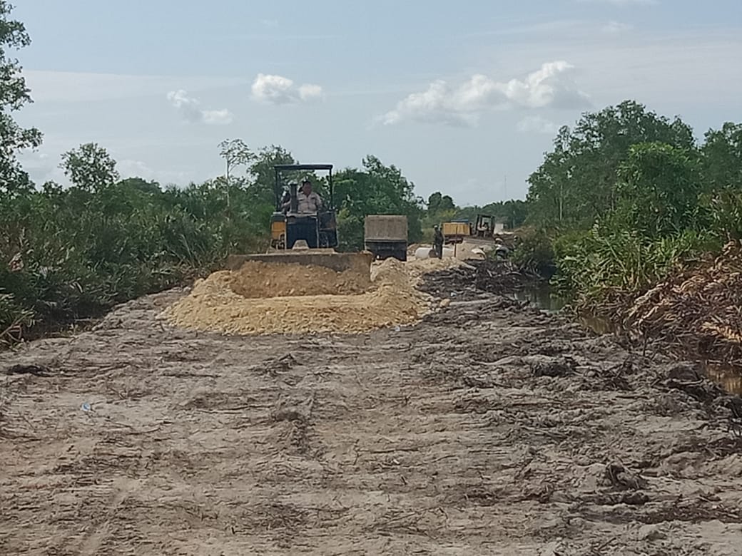 Pembentukan Dan Pengerasan Badan Jalan Terus Digenjot Satgas TMMD Kodim ...