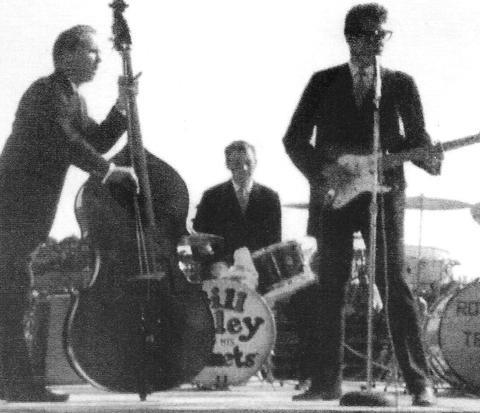 Let's Keep the 50's Spirit Alive!: Rare photo of Ralph Jones