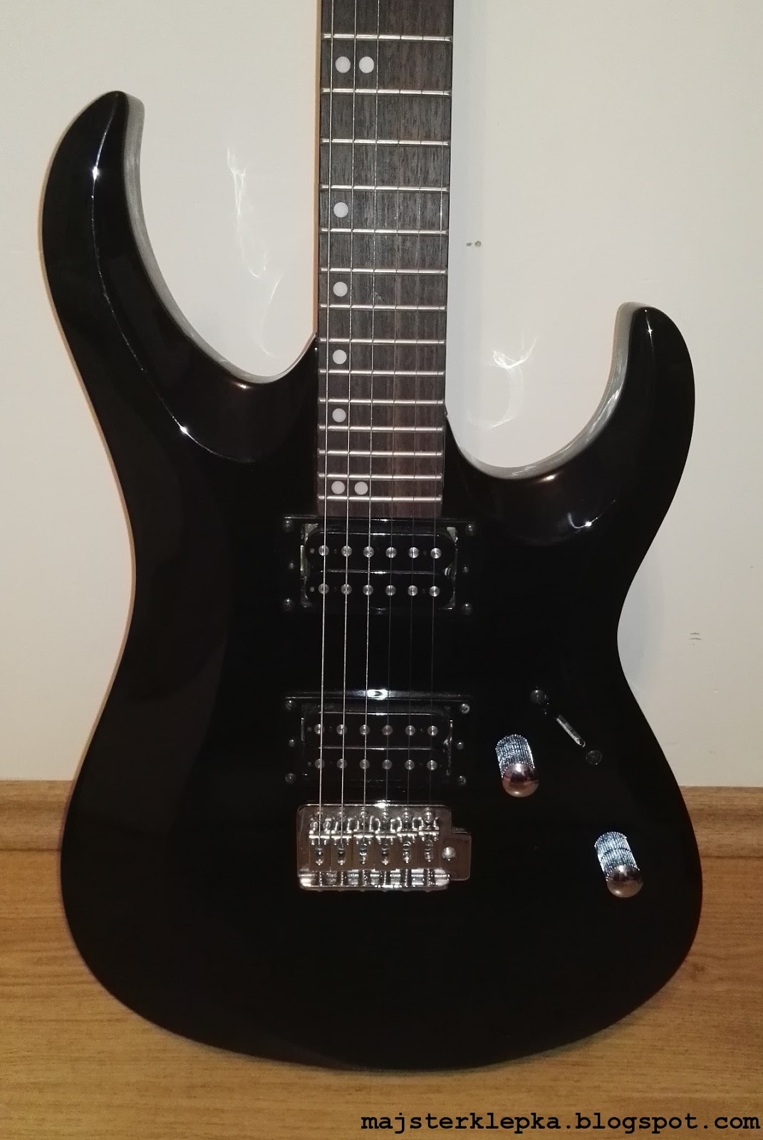 Pamiętnik Kyriosa: 482. Moja pierwsza gitara elektryczna... Cort X1 BK