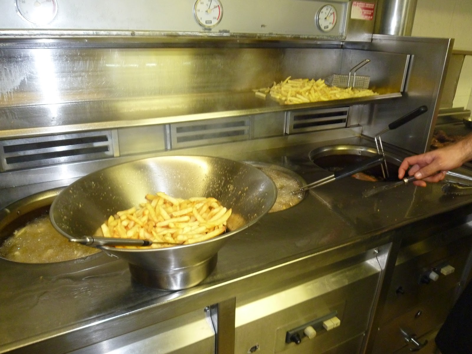 Le blog de Cathnounourse: baraque à frites et fricadelles