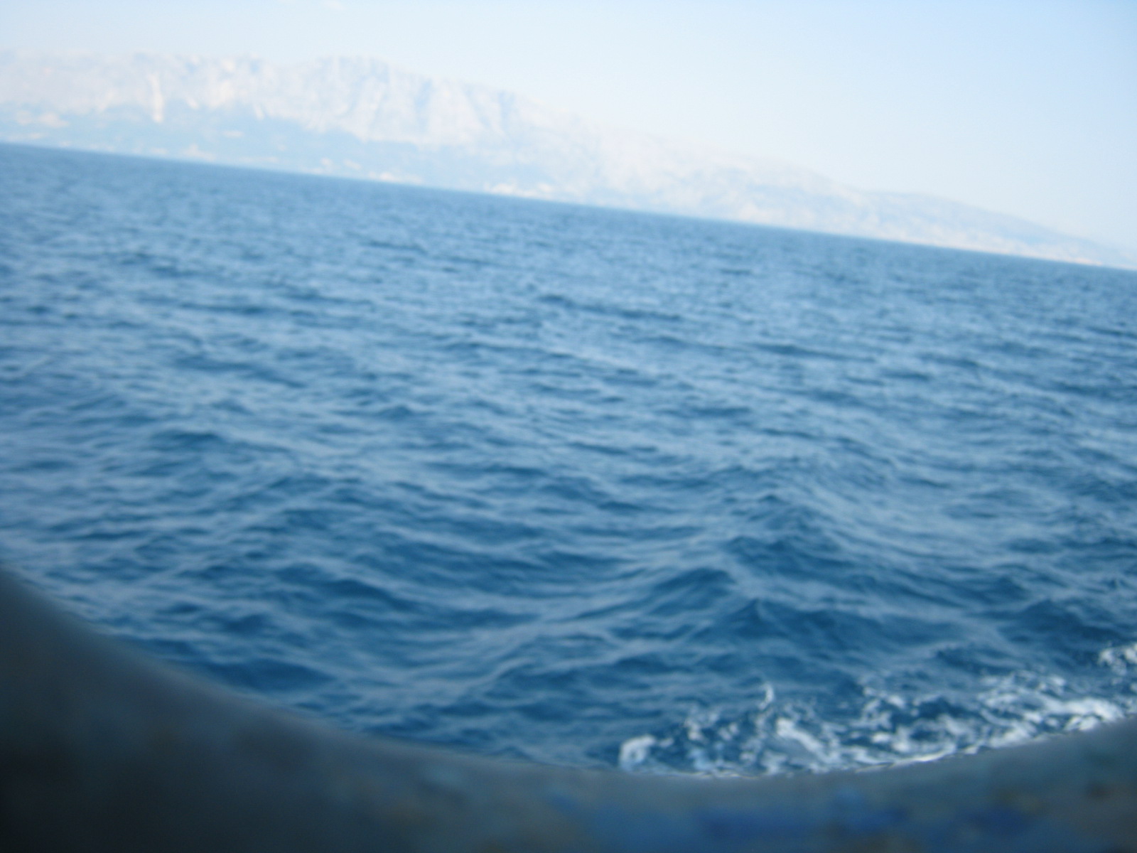 Τα θαλασσινά....: Μεσα απο τα φινιστρινια μας