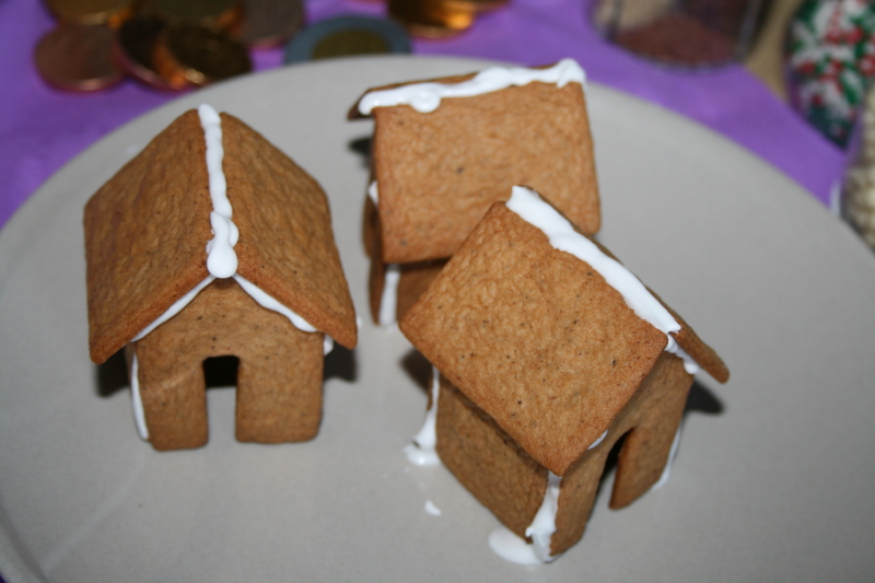 Godt og Sunt: Små pepperkakehus til å pynte julebordet med