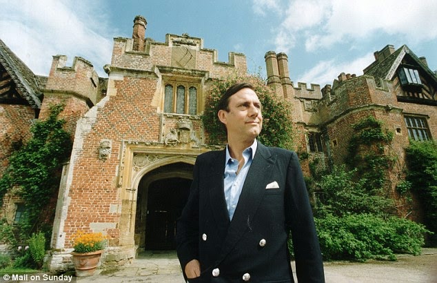 "Tweedland" The Gentlemen's club: The Lord ... and his many Ladies ...