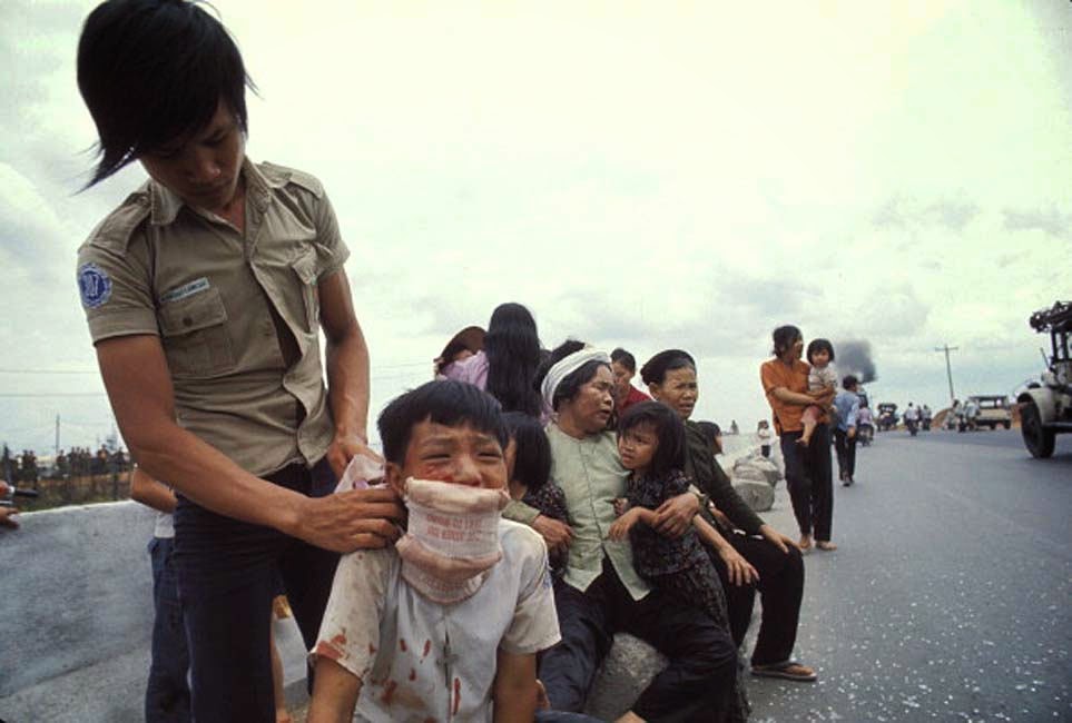 75 Color Photographs That Capture the Fall of Saigon in April, 1975 ...