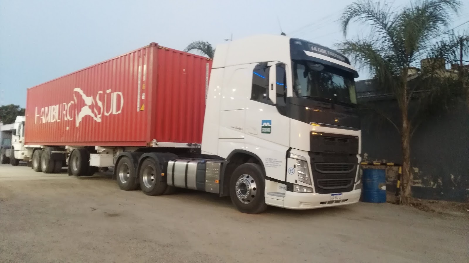 DIECIOCHO RUEDAS: CAMIONES TRACTORES 6X2 Y REMOLQUES 2+1 SERÁN LOS ...