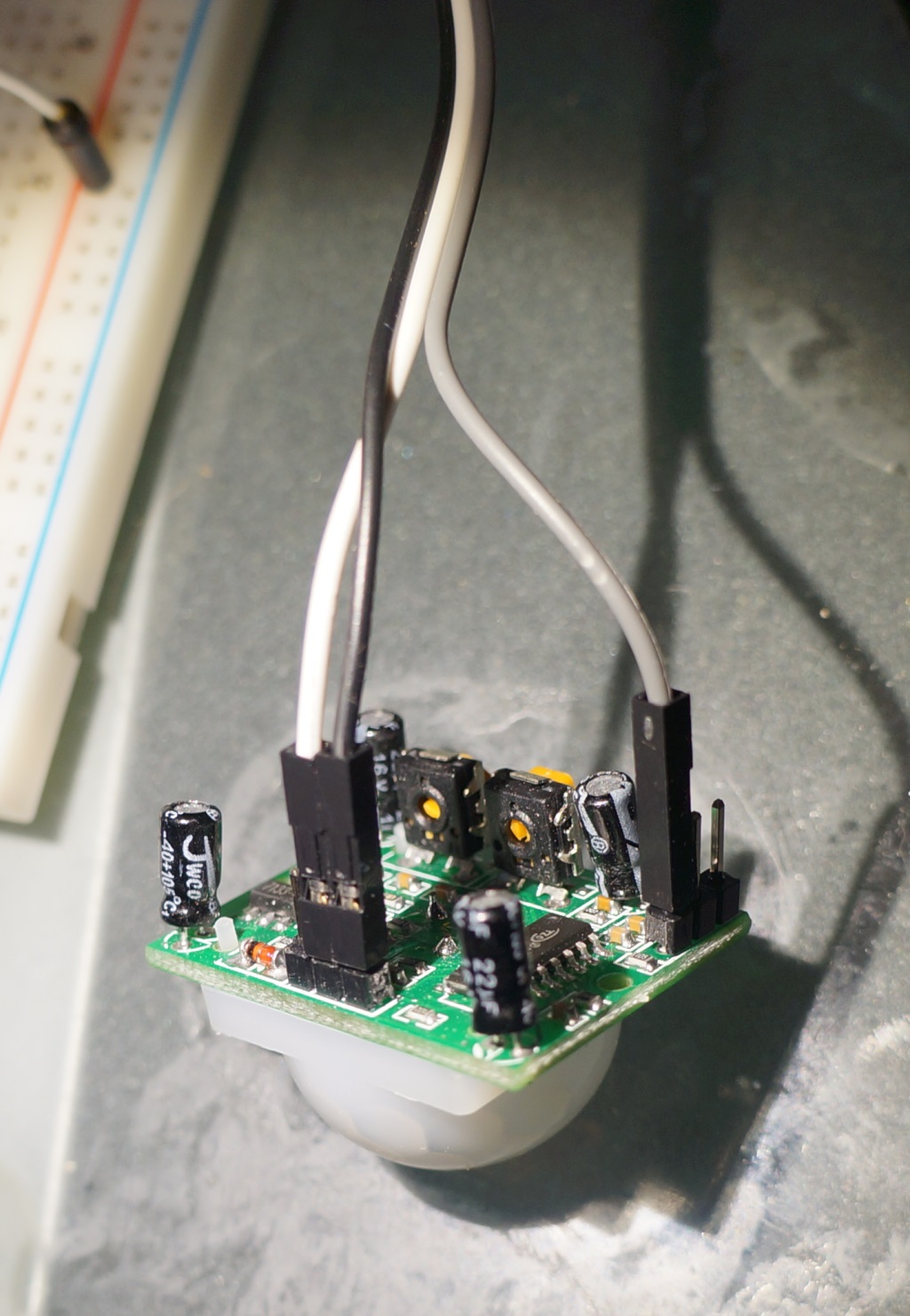 TechGurka: Cheap Pyroelectric Infrared PIR Motion Sensor on 3.3v