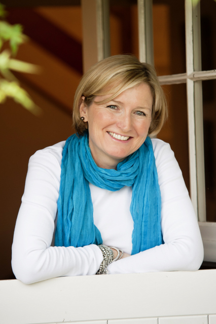 LindyLouMac's Book Reviews: The Cornish House by Liz Fenwick