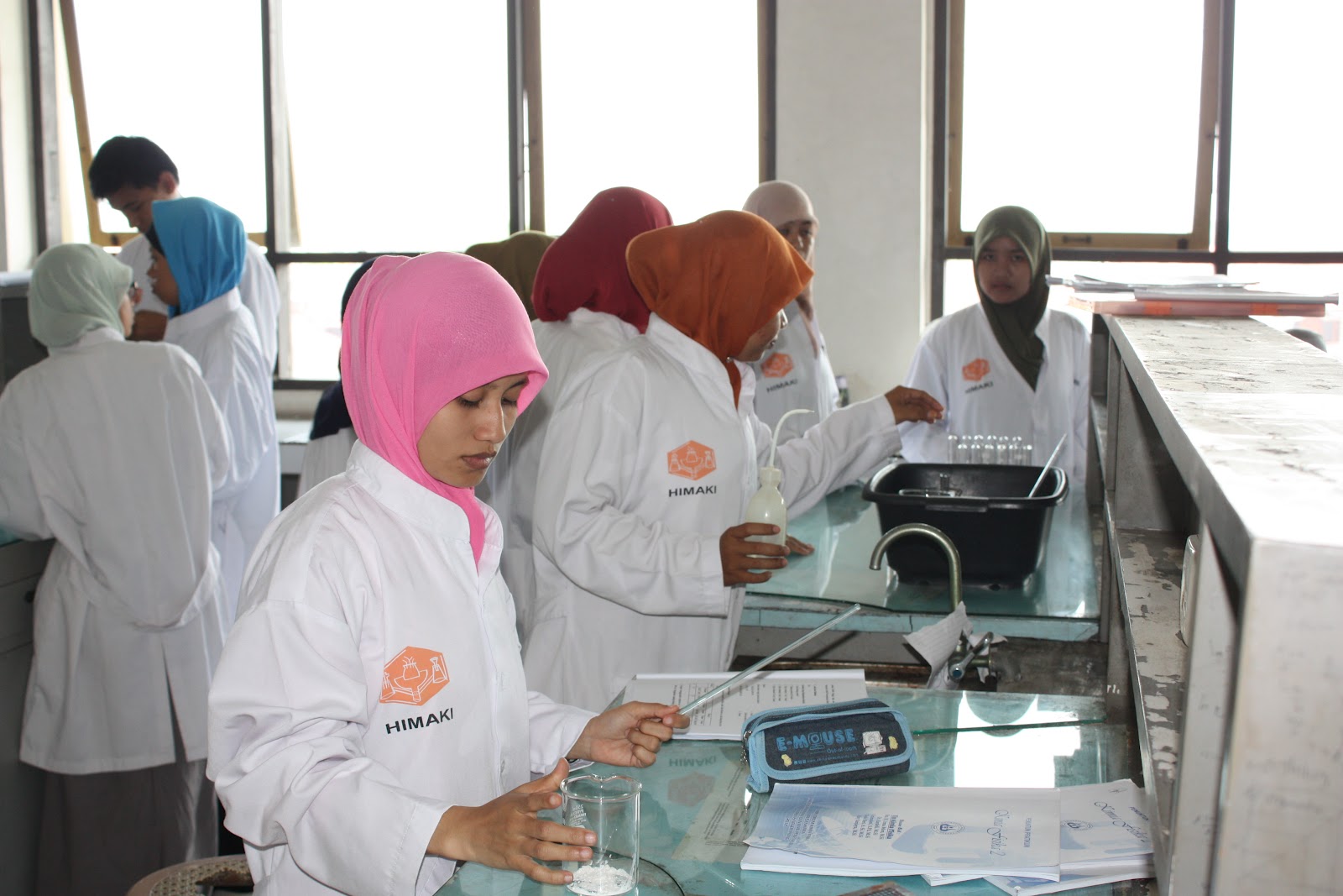 Tumbuhan Obat dan Sains: Manajemen Laboratorium Kimia