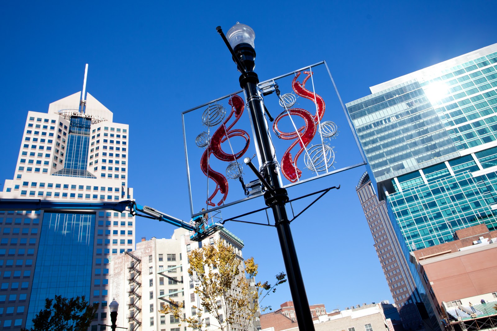 Market Square Pittsburgh: ’Tis the Season in the Square