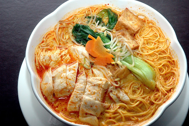 DUDE FOR FOOD: Cloudy Days and Laksa at Wee Nam Kee