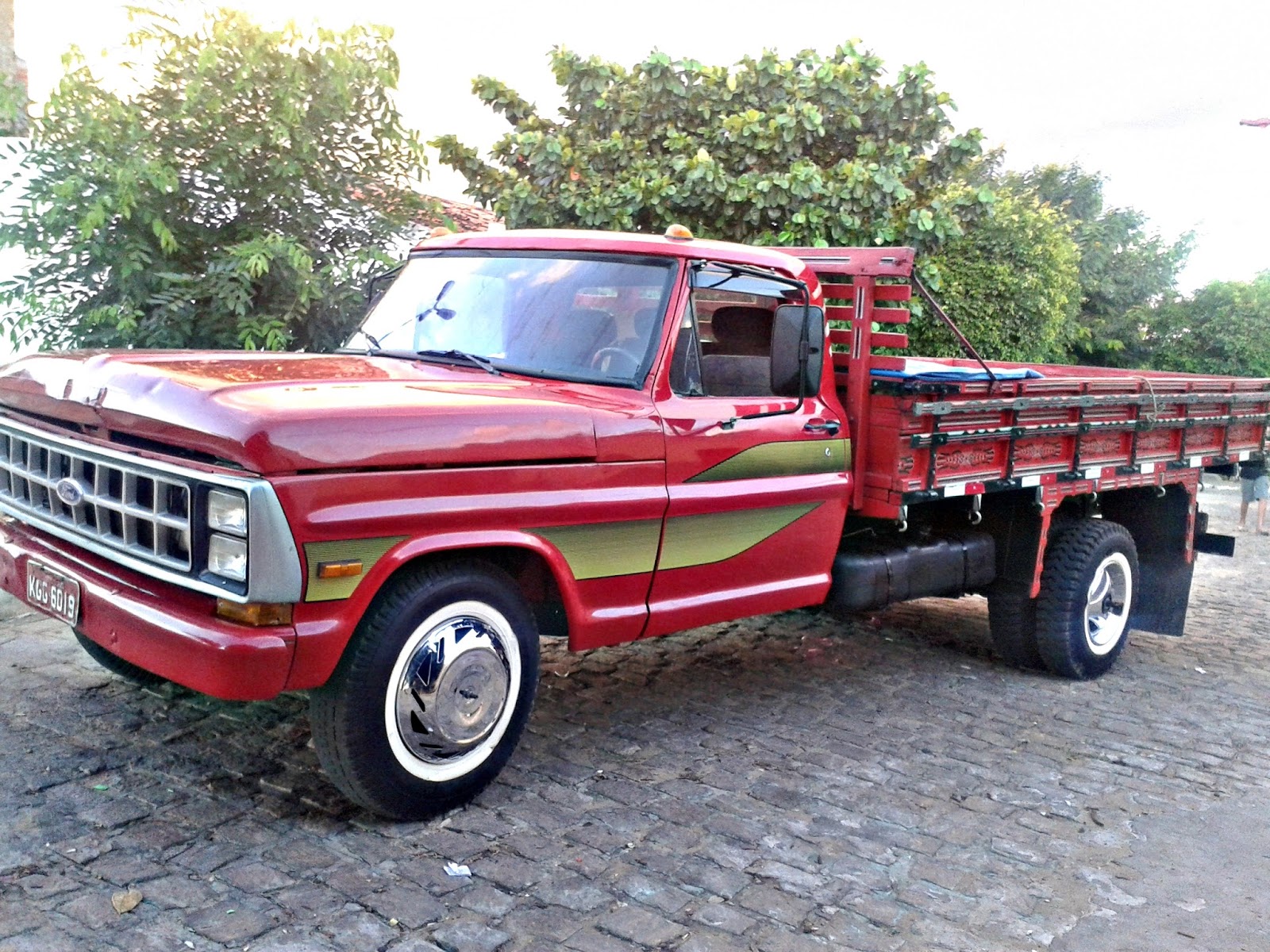 CLASSIFICADOS: VENDE-SE UM CAMINHÃO FORD F400