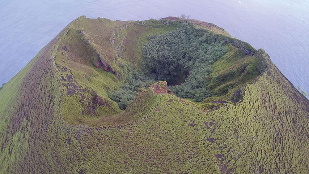 W u l k a n y Ś w i a t a B l o g: Mehetia - jedyny drzemiący wulkan ...