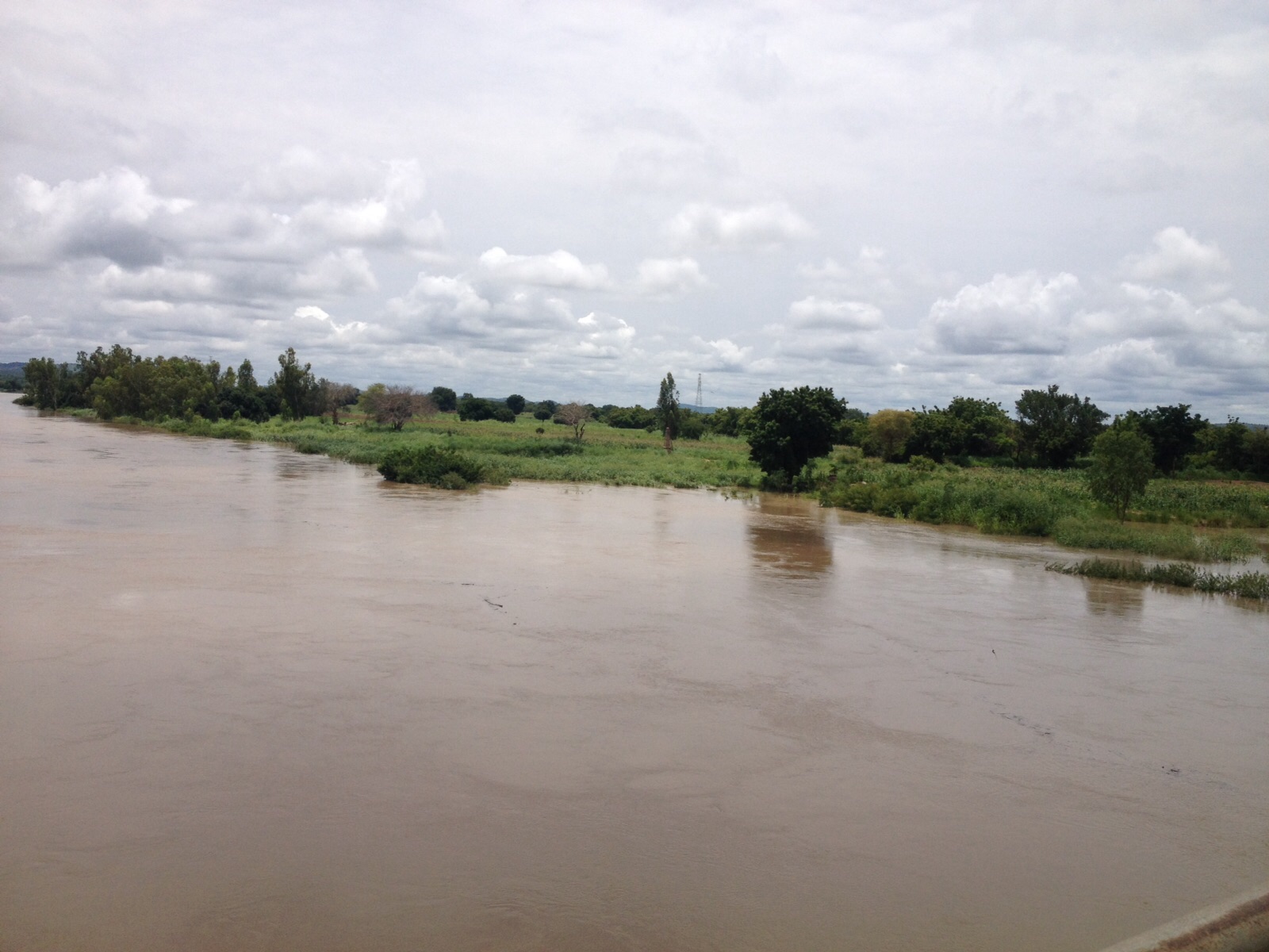 [Photos] Bagre Dam spillage: farms around begins experiencing submergence