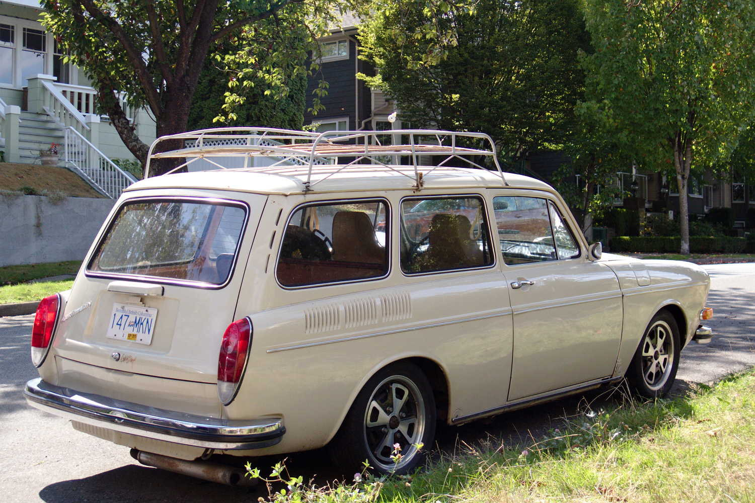 Old Parked Cars Vancouver: 1971 Volkswagen Squareback
