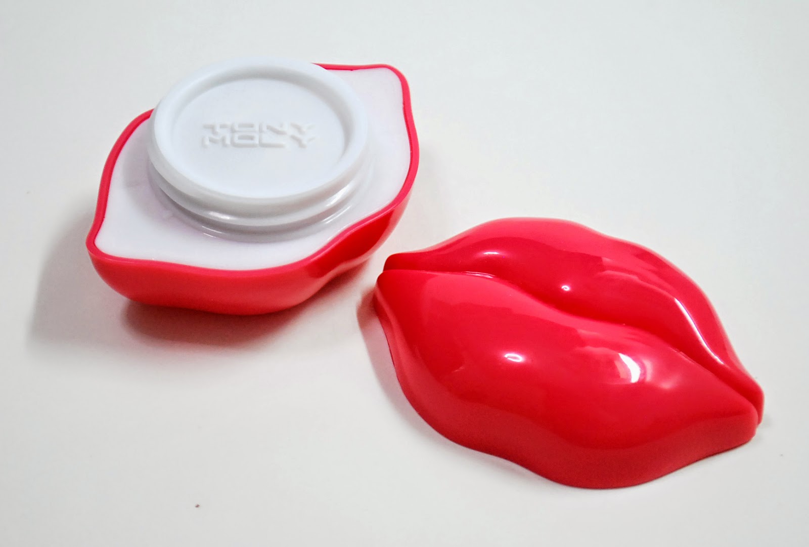 Peachy Pink Sisters: Tony Moly Kiss Kiss Lip Scrub + Tony Moly's Newest ...