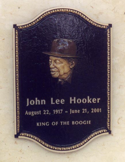 Espacio de lo Posible: BLUES TOMBS