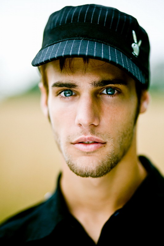 L'Homme du Jour: ALEX LAGO