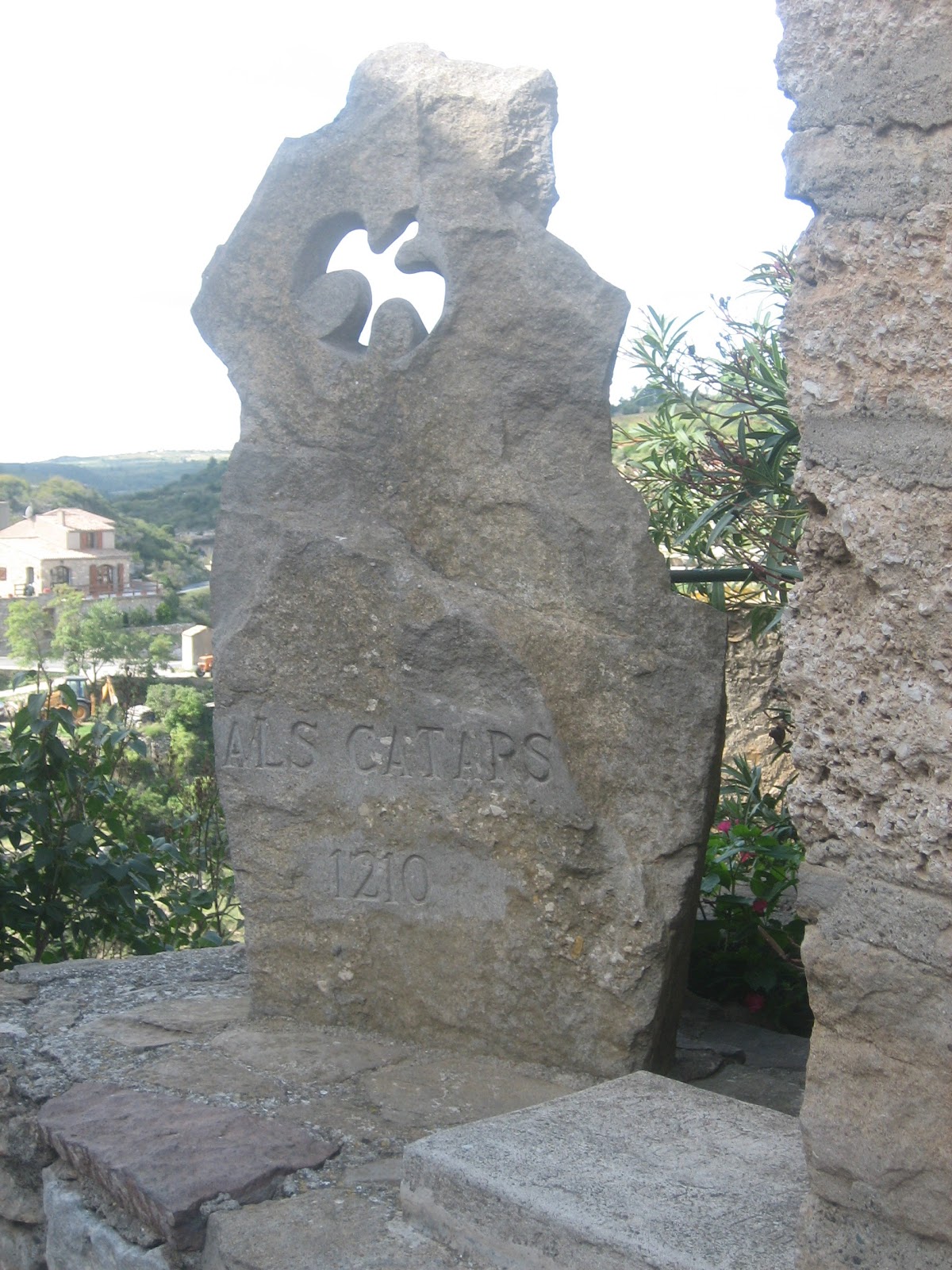 Travelling through FRANCE: Day 32 - Symbol of the Cathar faith - 333 to go