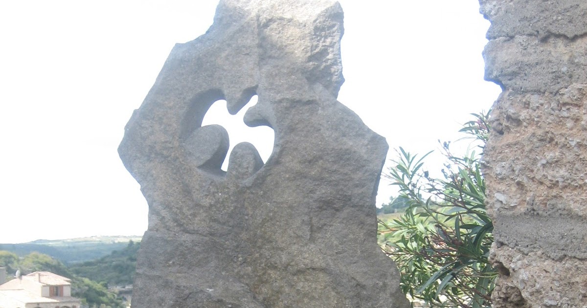 Travelling through FRANCE: Day 32 - Symbol of the Cathar faith - 333 to go