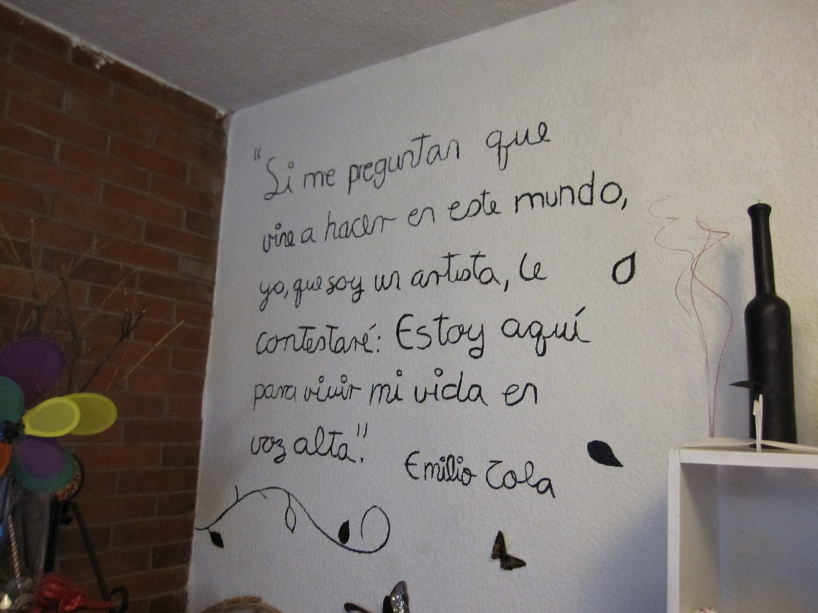 Detalles: Letras en la pared