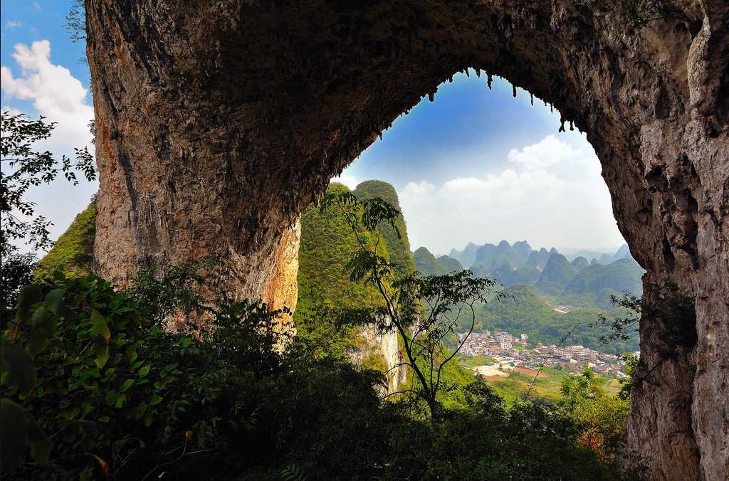 The Amazing World : Moon Hill (Natural Arch), Yangshuo Xian, Guilin Shi ...