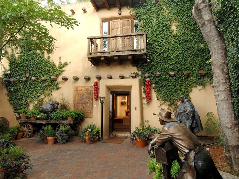 ESTILO RUSTICO: Patios Estilo Santa Fe