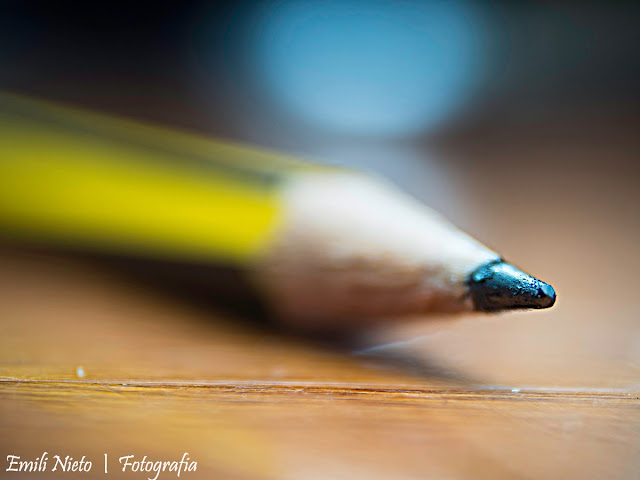 UN ANY EN IMATGES: EINES D'ESCRIPTURA