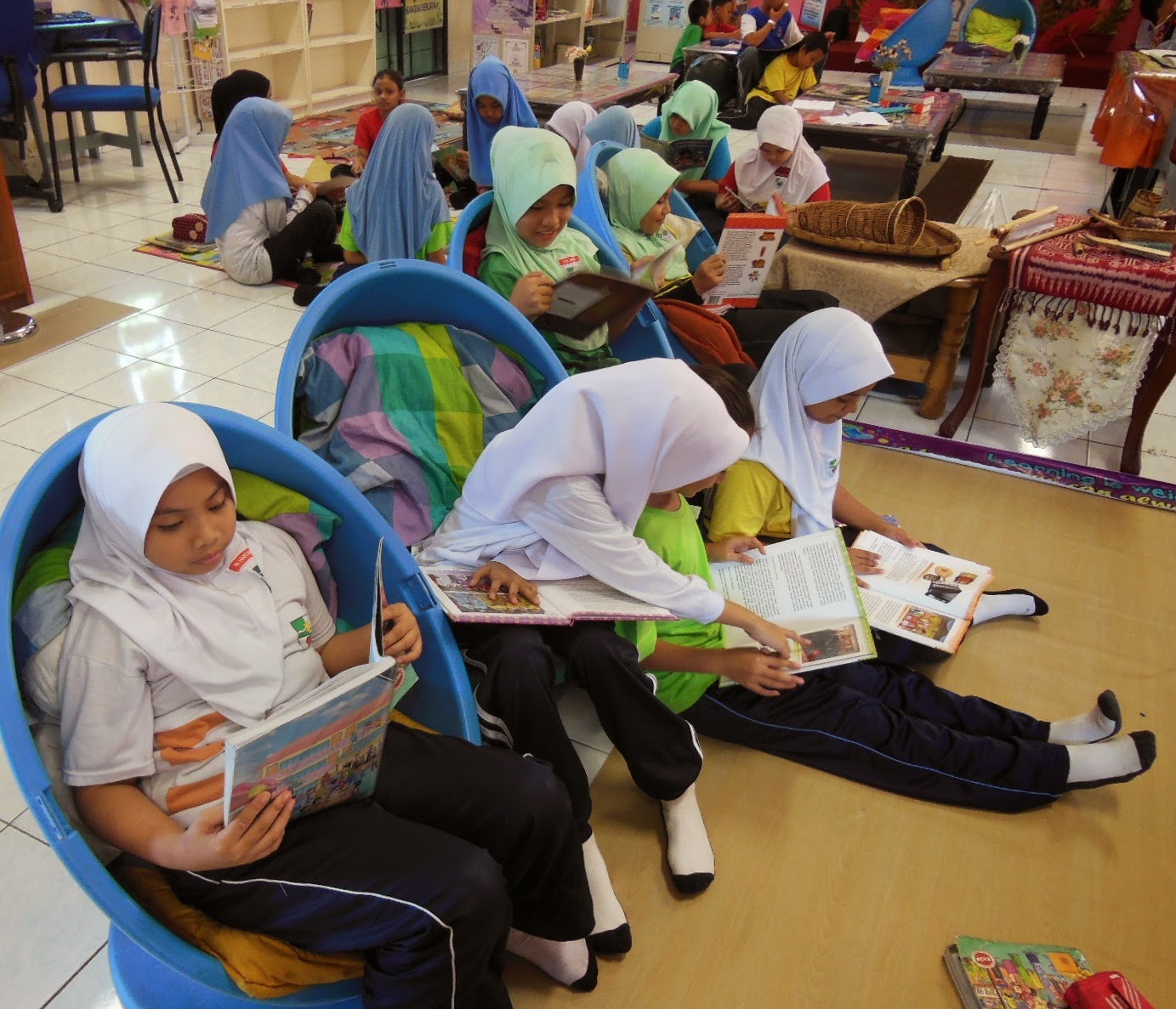 PUSAT SUMBER SEKOLAH: MARI MEMBACA BERSAMA UNTUK 10 MINIT