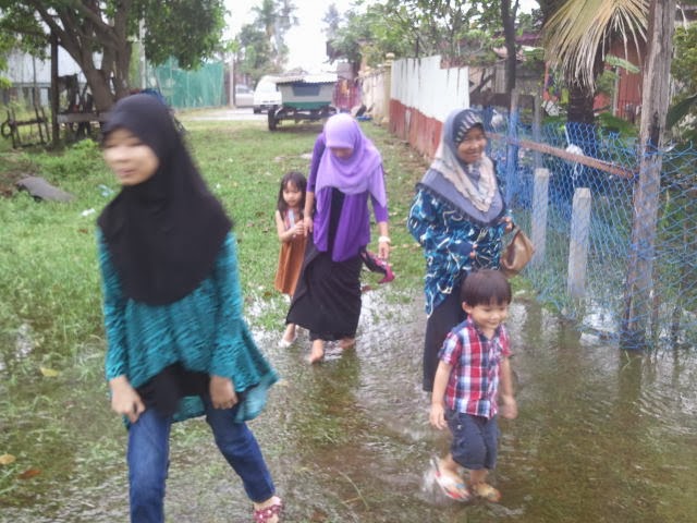 CaTaTaN JeMaRi ..AnAk PaNtAi..: Jalan-Jalan masuk kampung Batu Rakit