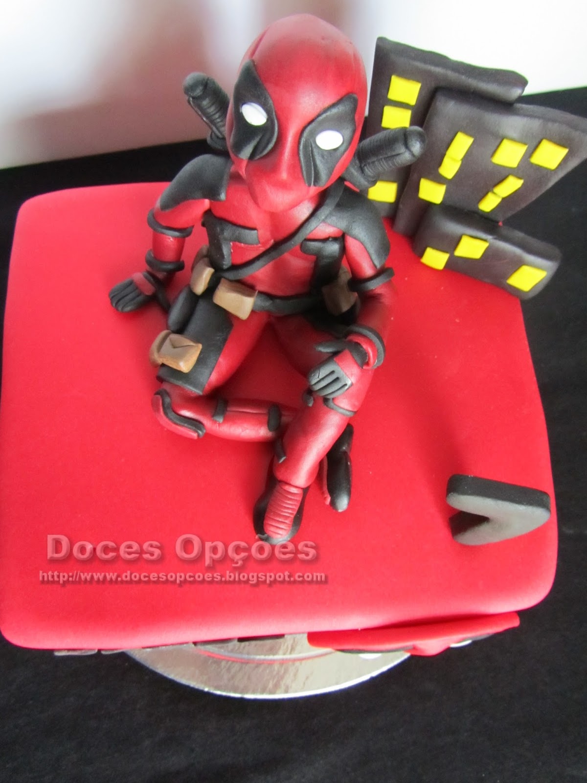 Doces Opções: Bolo de aniversário Deadpool