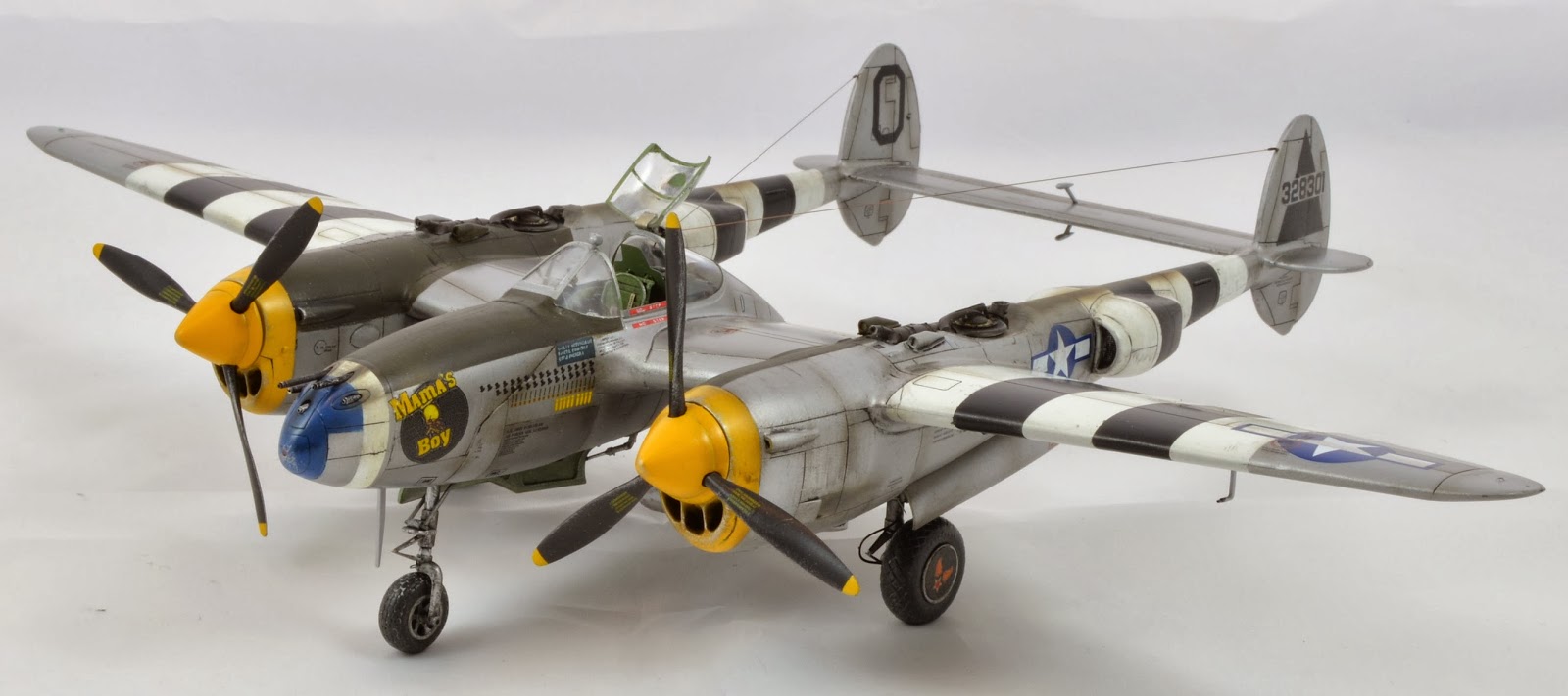 BoweModels: Reveal - Eduard/Academy 1/48 P-38J Lightning