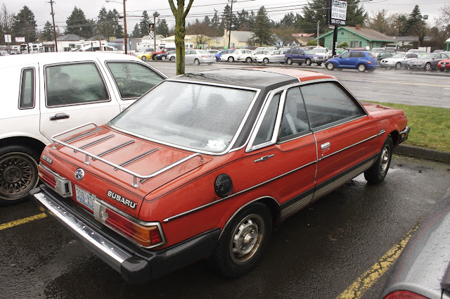 OLD PARKED CARS.: Vinyl Half-Roofed 1980 Subaru 1600 DL-5.
