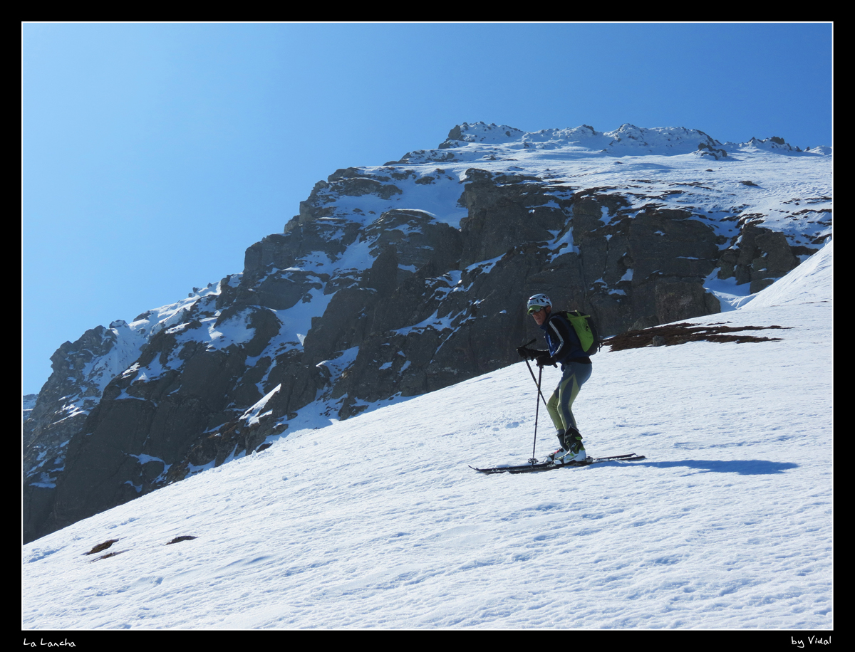 MONTAÑAS... A ESGALLA!!!: 30 MARZO 2012... Esquiando de Brañavieja al ...