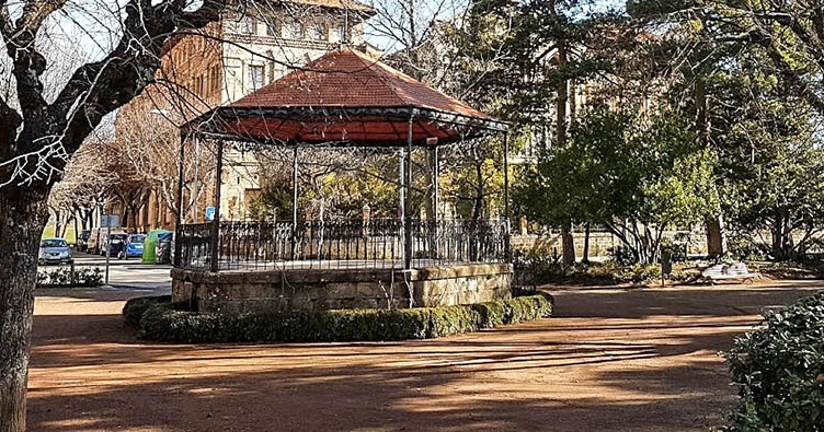 Espacios Plurales: El parque paseo de la Constitución de Jaca