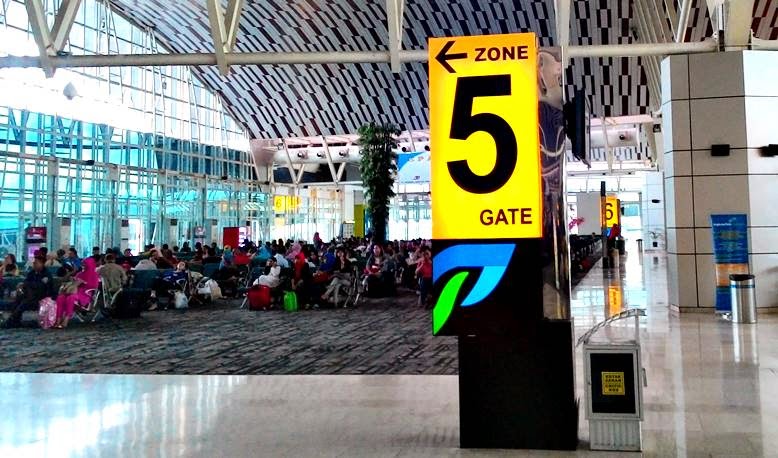 Begini Cara Naik Pesawat Untuk Pertama Kalinya