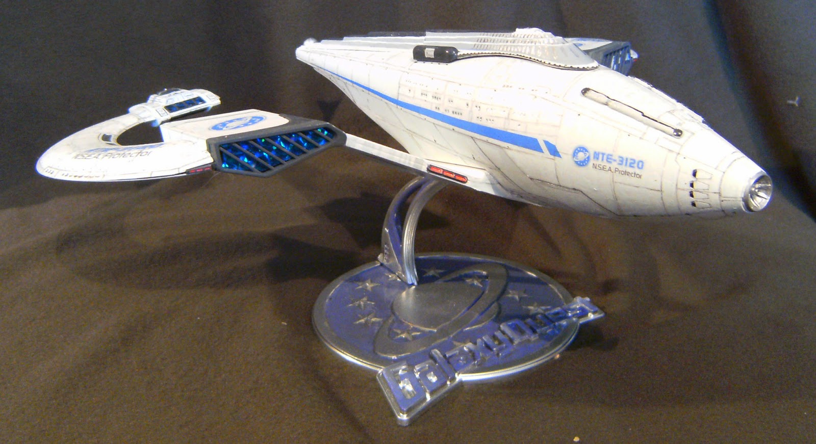 Happyscale-Modellbau: N.S.E.A. Protector (Galaxy Quest) - Pegasus Model ...