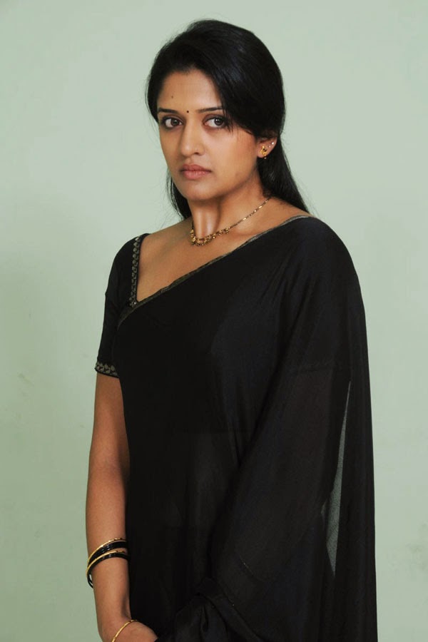 Actress Vimala Raman Latest Saree Stills - Cine Gallery