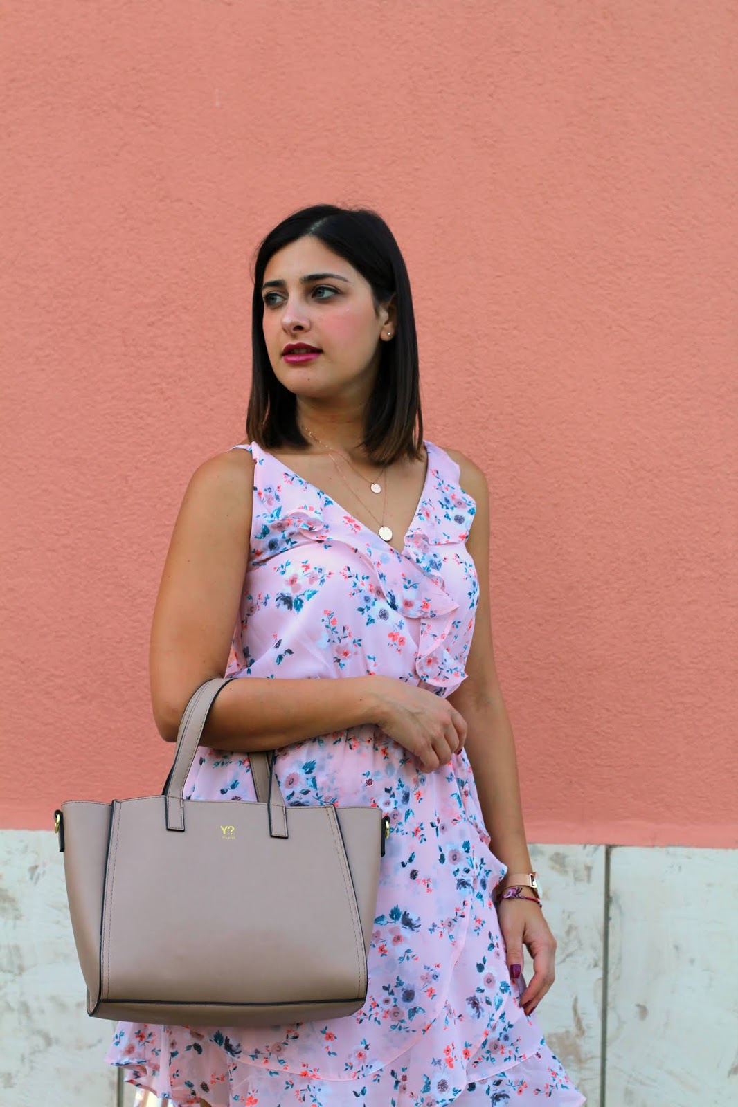 Come indossare un abito rosa - La Borsa di Martina