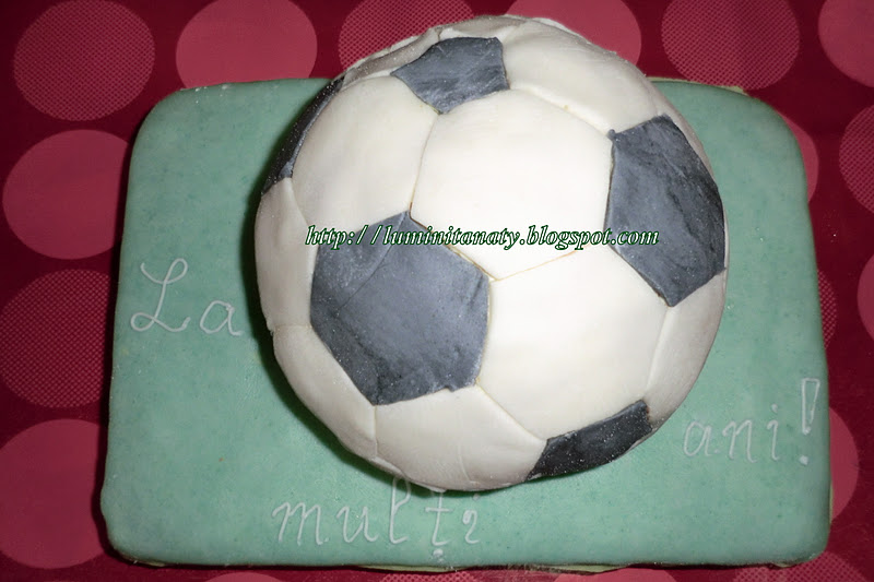 Retete pentru incepatori si nu numai...by Naty: Tort minge de fotbal ...