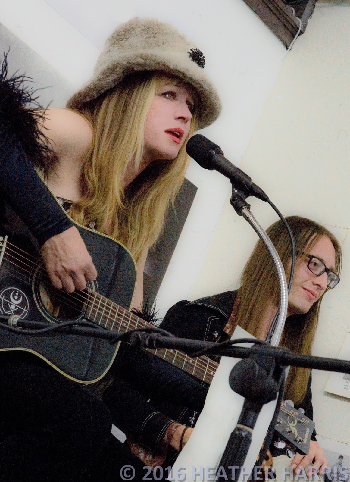 Fast Film: INGER LORRE LIVE at Pop Obscure Records 11.18.16