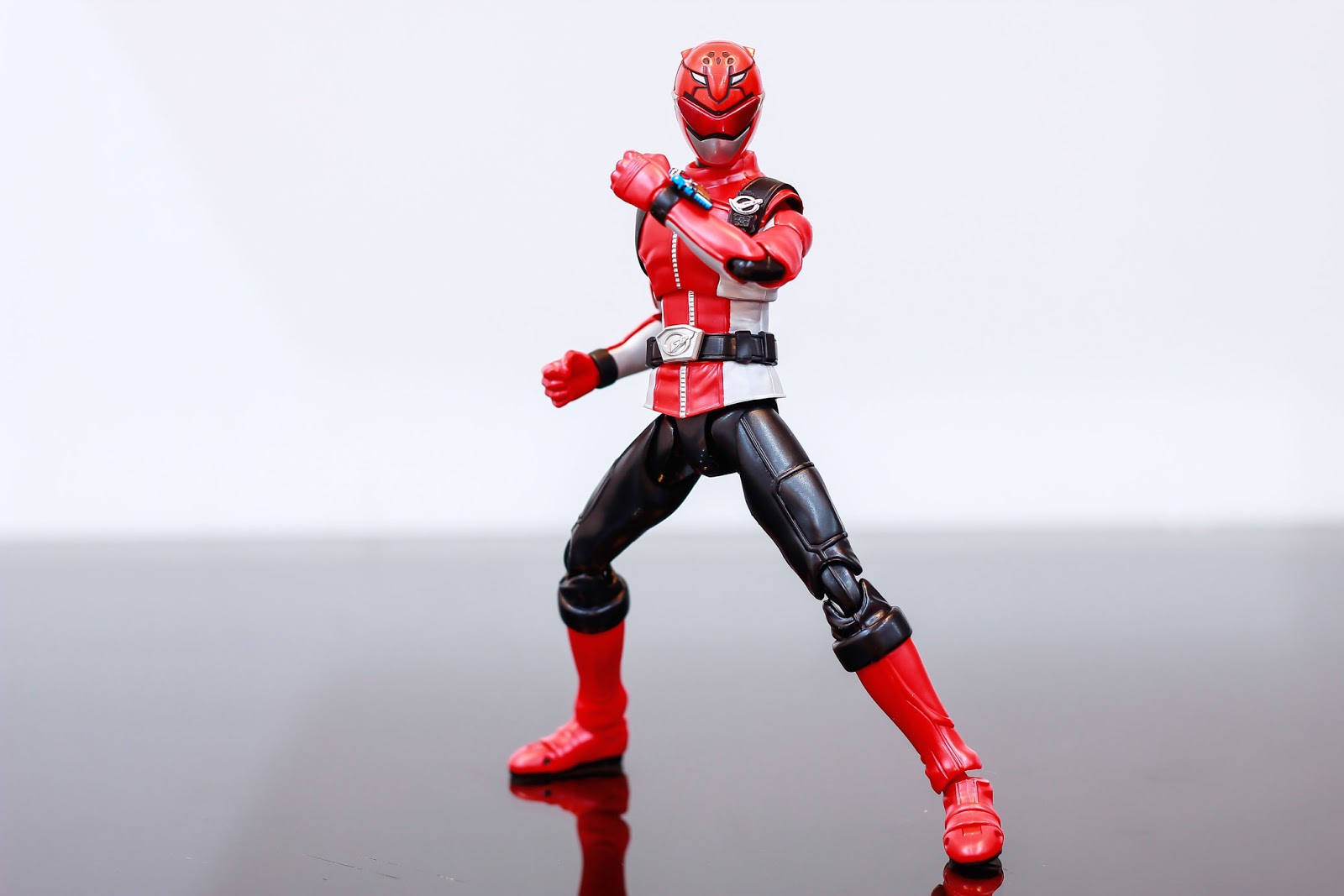 Akio's Gunpla Workshop: S.H.Figuarts Go-Buster Red