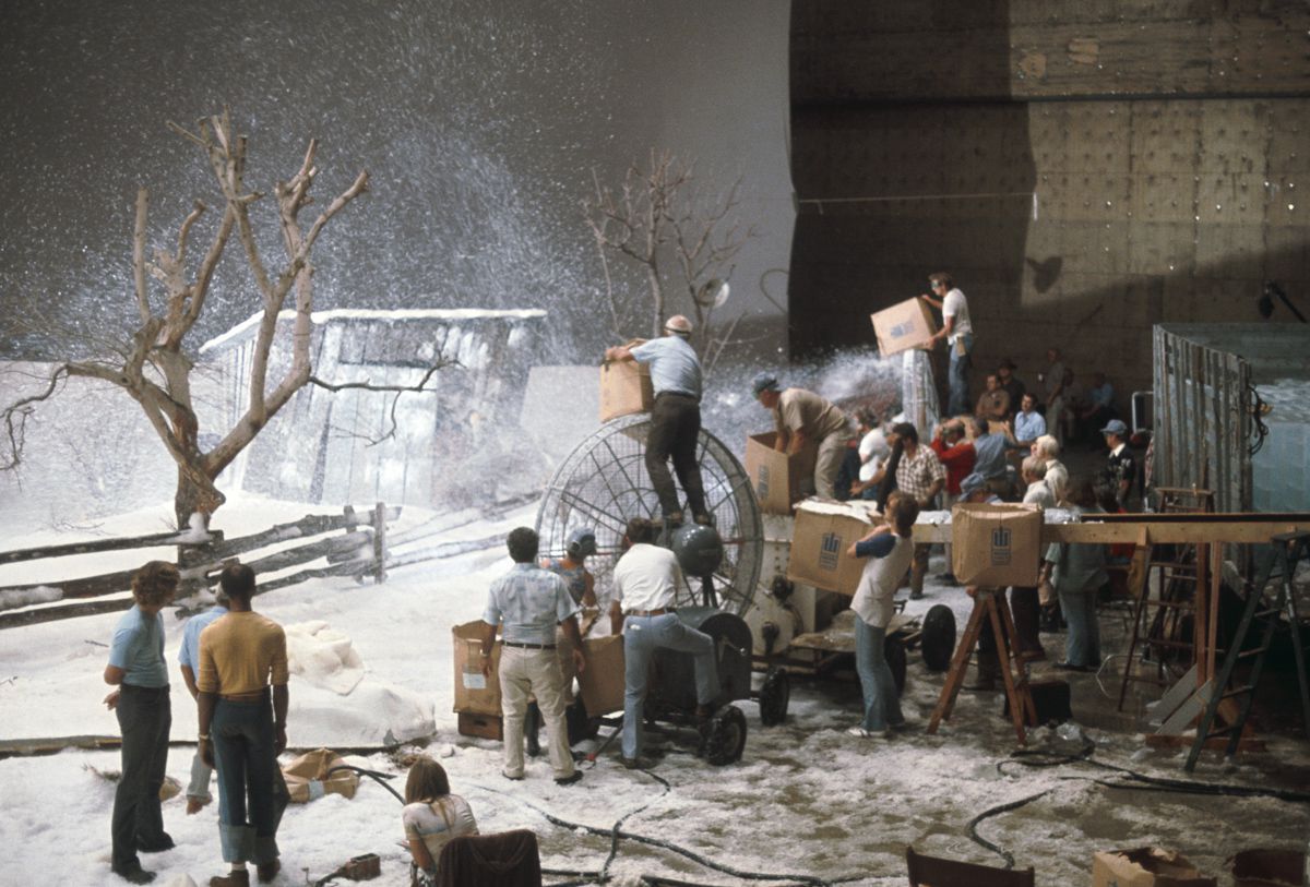 19 Amazing Behind the Scenes Photos From the Making of TV Classic ...
