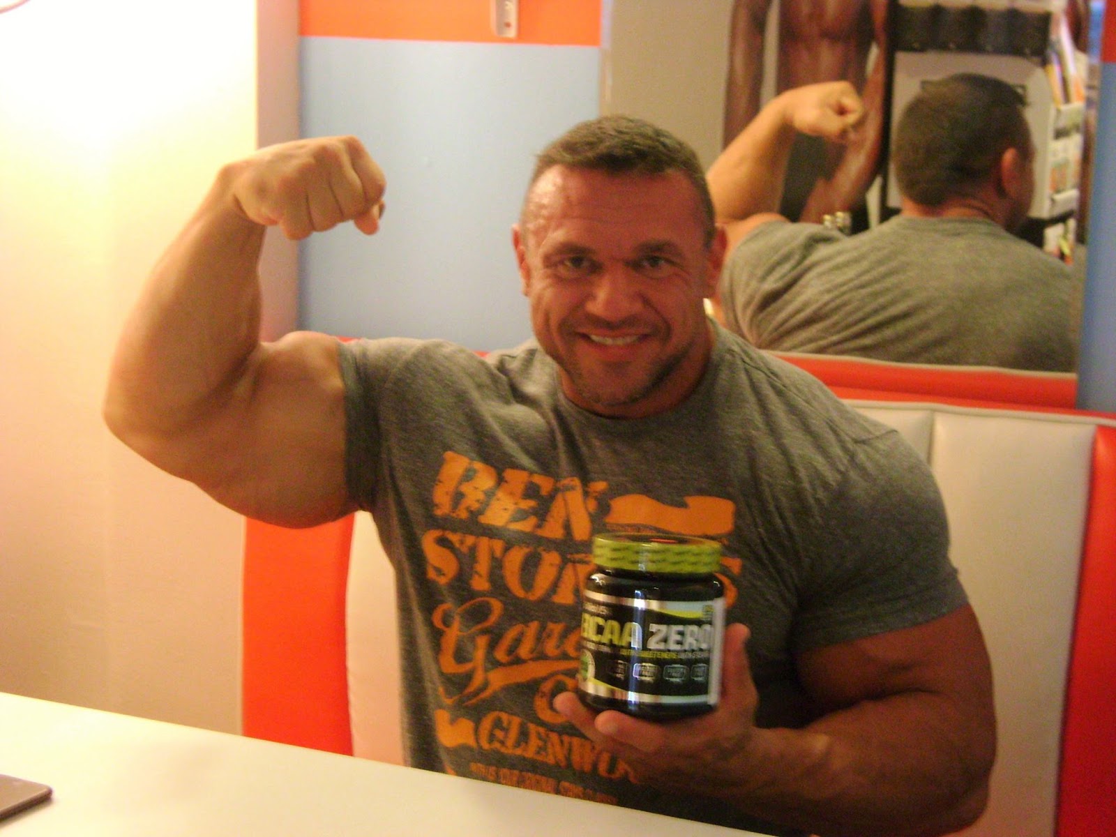 Muscle Lover: Hungarian IFBB Pro bodybuilder Jeno Kiss