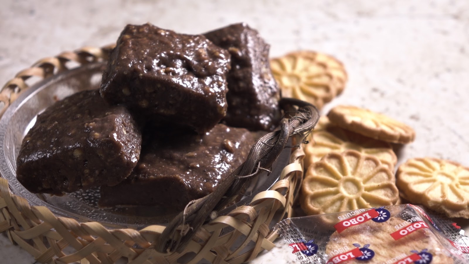 Homamade.Easy.Affordable: No-Bake No-Cook Brownies Using Lobo Biscuit