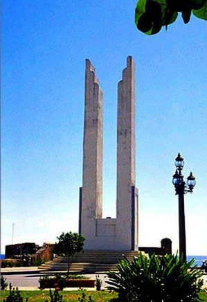 Soy Turista RD: Los Obeliscos Macho y Hembra del Malecon de la Ciudad ...