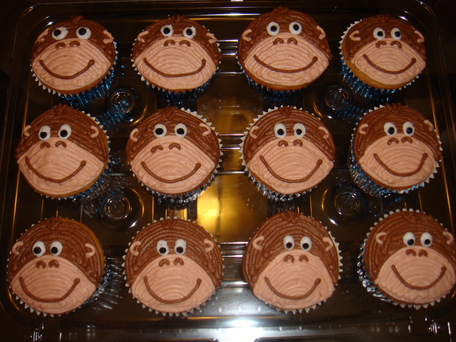Vicki's Sweet Treats: Monkey Themed Cupcakes